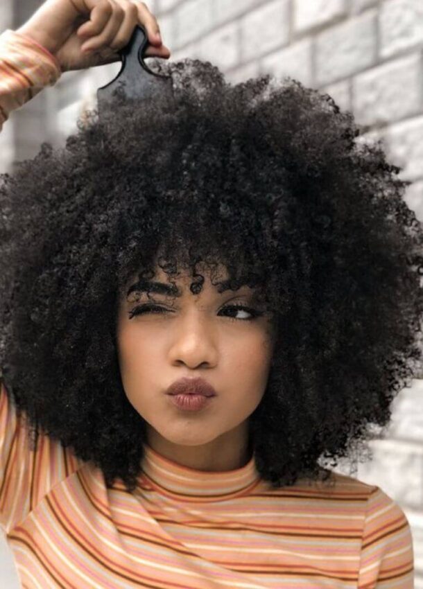 Cabelos crespos: dicas, cuidados e cortes