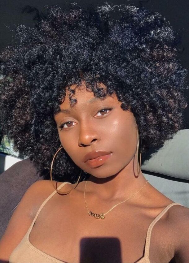 Cabelos crespos: dicas, cuidados e cortes